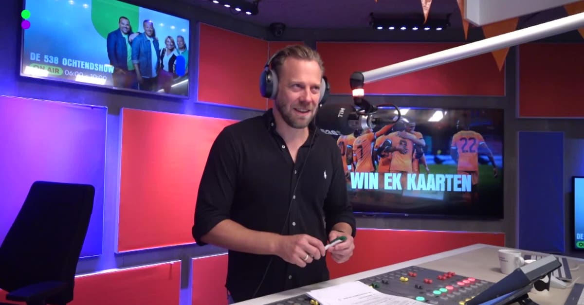 Hilarisch gesprek met Dries Roelvink over zijn spies