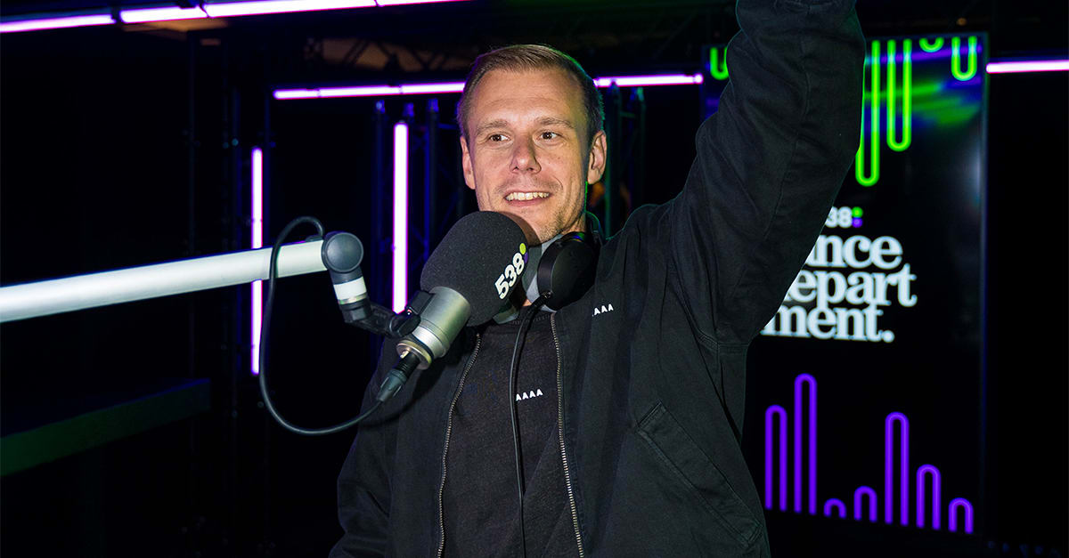 Check de hoogtepunten van Dance Department met Armin van Buuren live ...