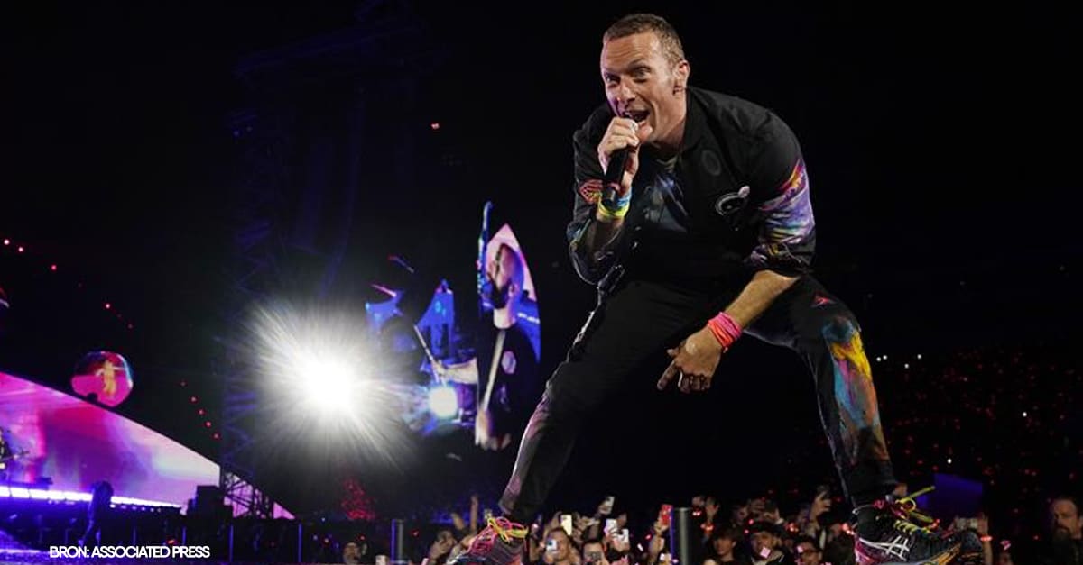 We Pray van Coldplay, Little Simz, Burna Boy, Elyanna & TINI is deze ...