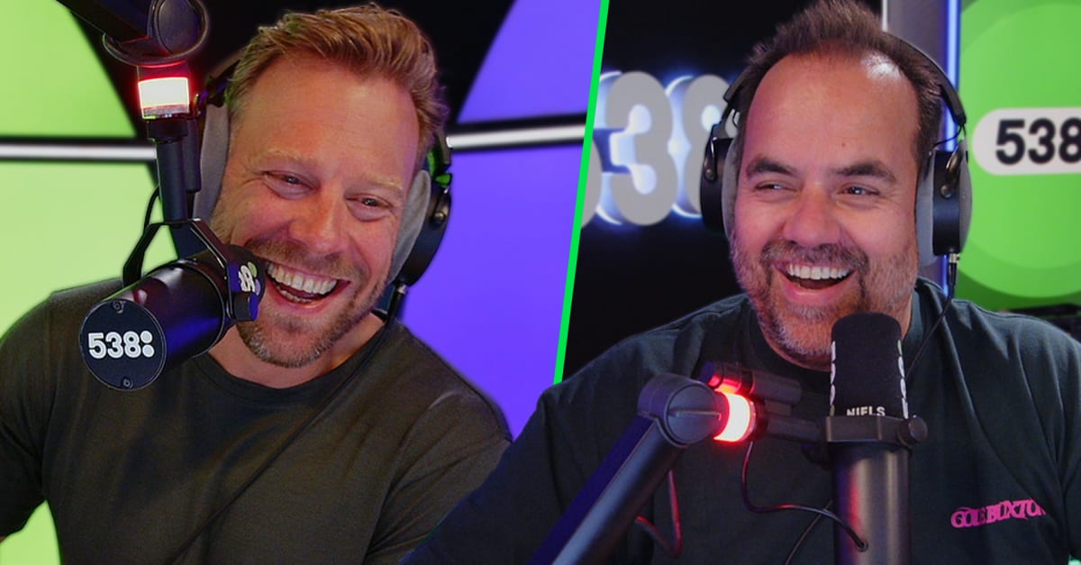 Arie met een nieuwe mop over een Belg aan de bar 🇧🇪😂 | Radio 538