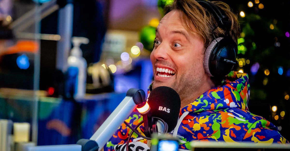 Wát een bedrag! Bas Smit hengelt duizenden euro's binnen met veiling ...