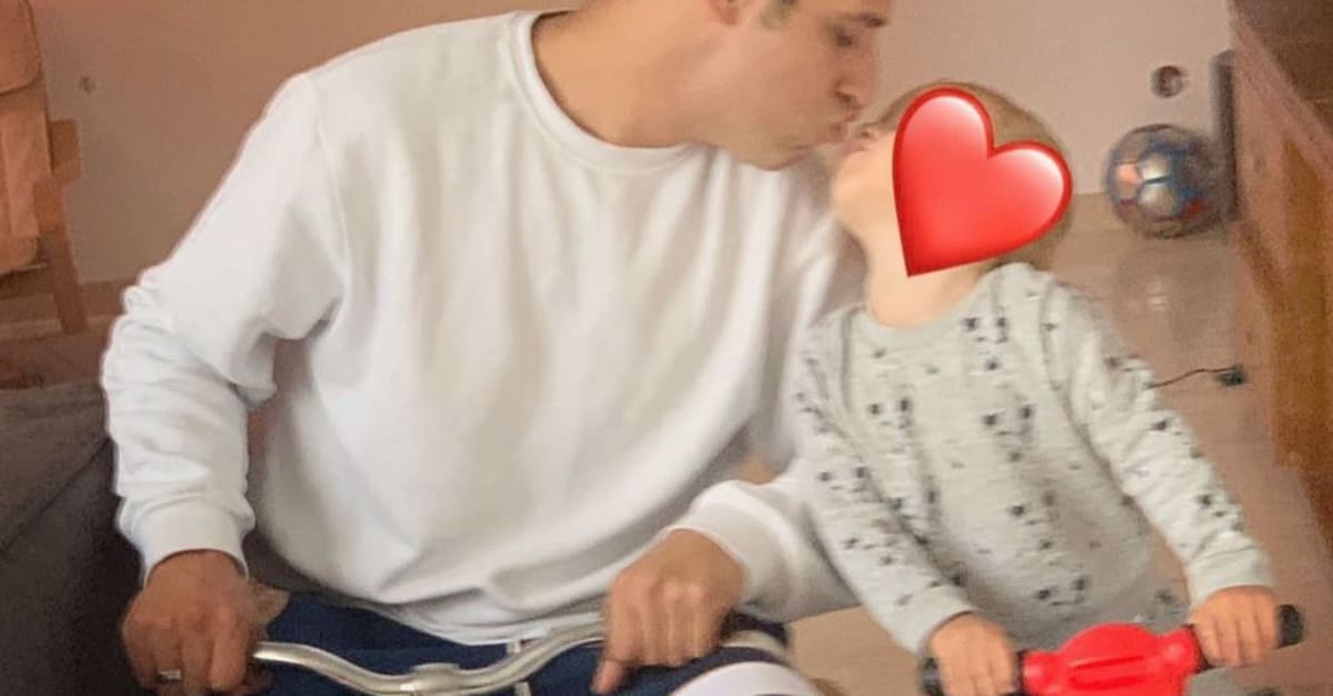 ZIEN: Ali B deelt te lieve foto's met zoontje | Shownieuws