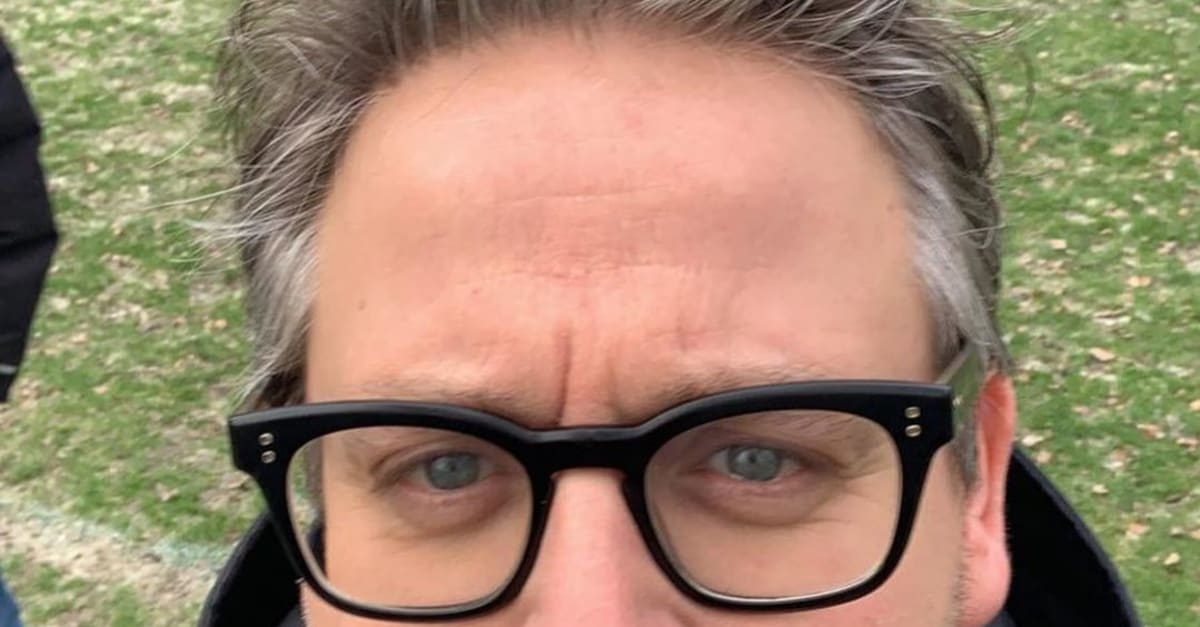 Guus Meeuwis heeft een zware ochtend | Shownieuws