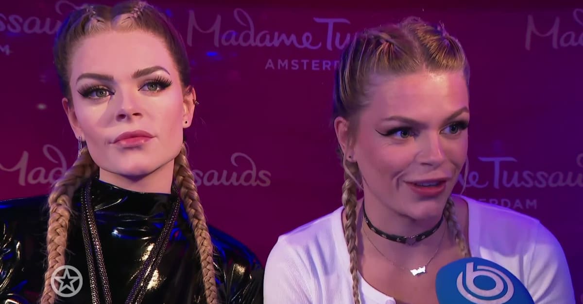 Davina Michelle over wassen beeld in Madame Tussauds