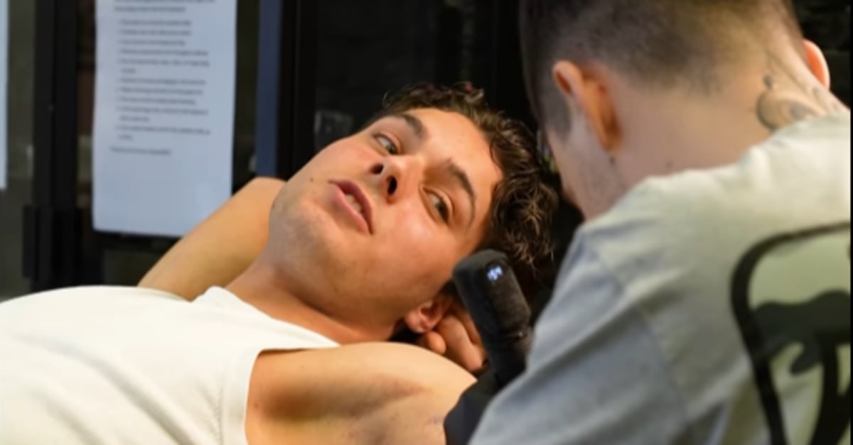 ZIEN: Frans Bauer jr. zet eerste tatoeage | Shownieuws