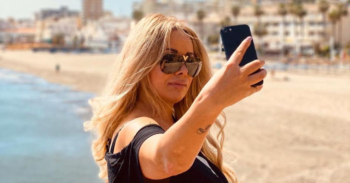 Bianca Voom-Voom gek van zonnen met mondkapje | Shownieuws