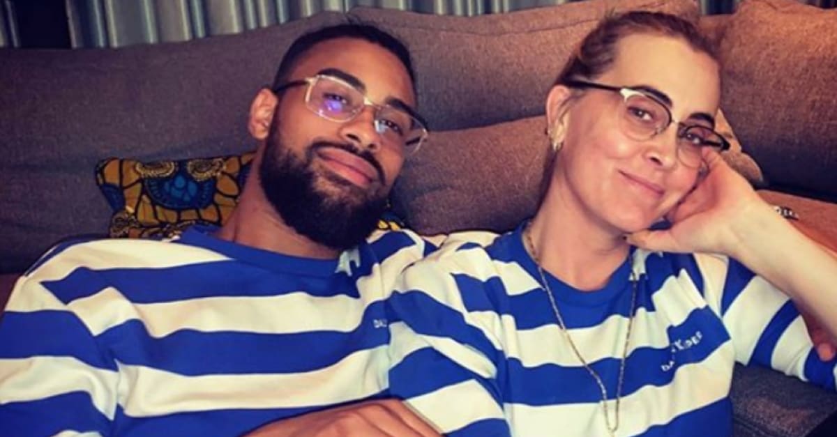 Verloofde Anouk deelt romantische foto met jarige zangeres | Shownieuws