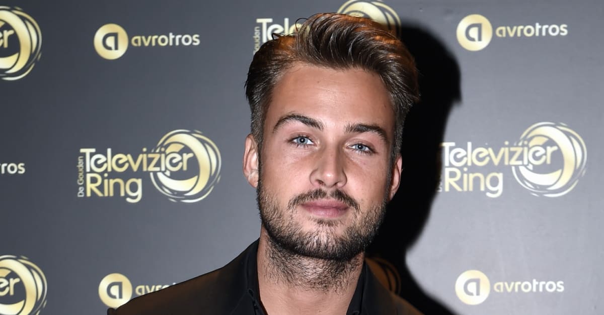 ZIEN: Dave Roelvink zet schaar in lokken | Shownieuws