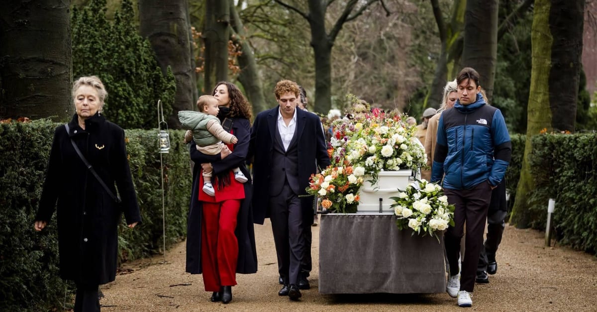 Jamie Trenité neemt met 'traan en lach' afscheid van moeder Linda van ...