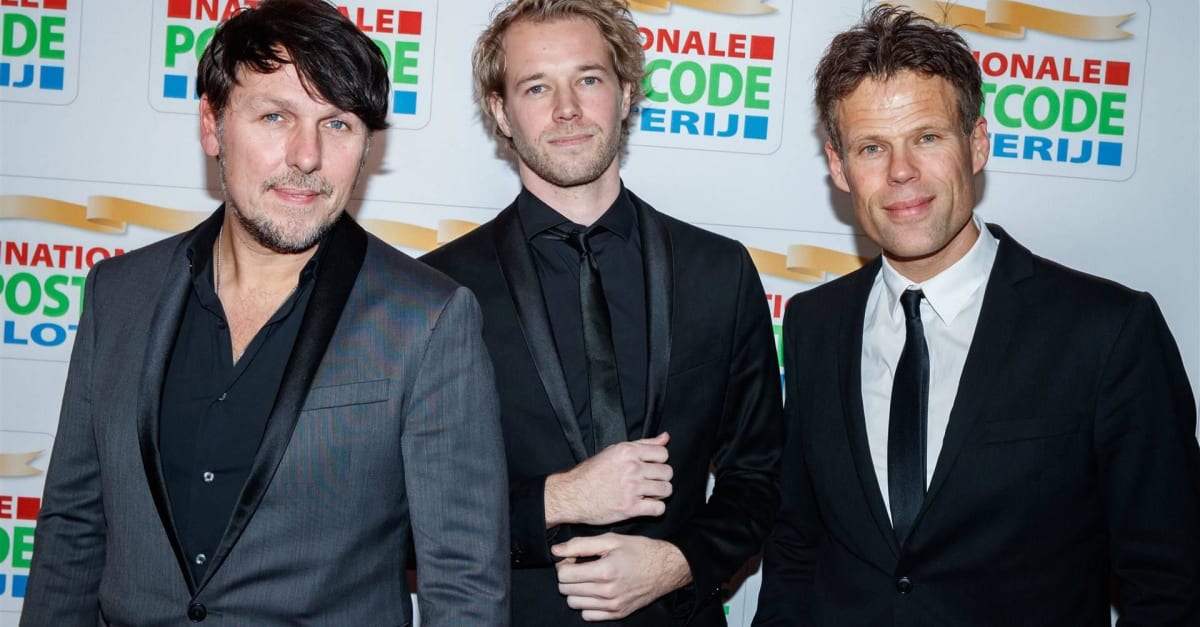 Héél bijzonder optreden van band 3JS | Shownieuws