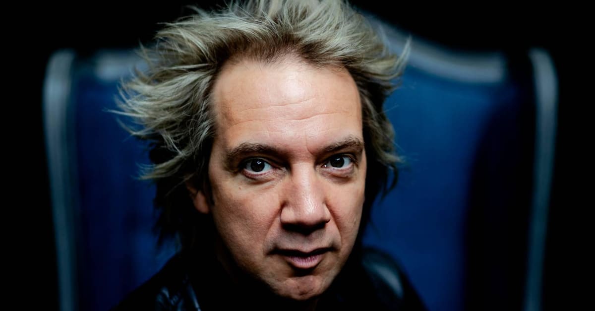 Sven Ratzke eert David Bowie: ik draag hem altijd bij me | Shownieuws