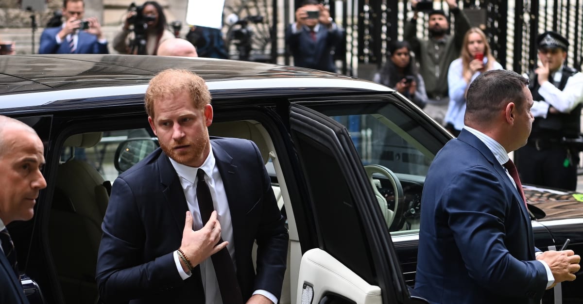 Harry haalt uit naar Britse roddelpers: bloed aan hun handen | Shownieuws