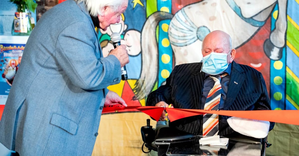 Bas en Aad van Toor openen Bassie & Adriaan-expositie | Shownieuws