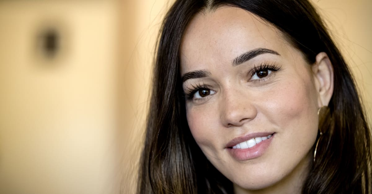 ZIEN: Bibi Breijman deelt unieke jeugdfoto met zangeres Anouk | Shownieuws