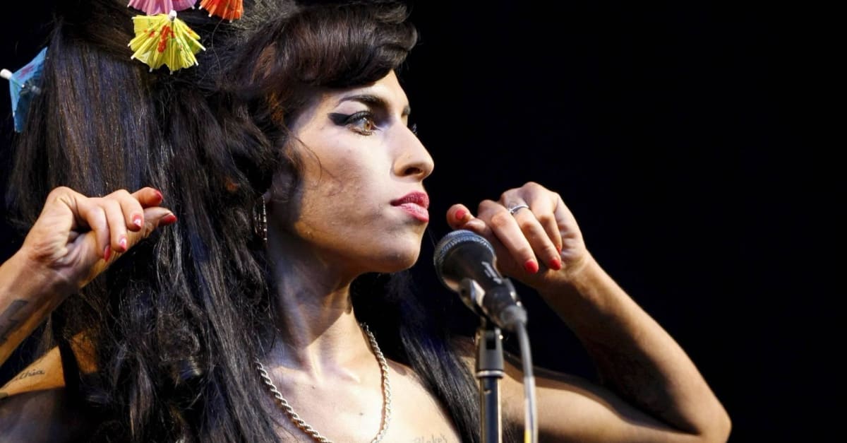 Moeder Amy Winehouse vertelt verhaal van dochter in nieuwe docu ...
