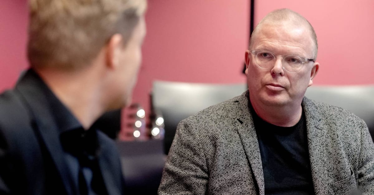 Jan Roos maakt excuses na heftige grappen over S10 | Shownieuws