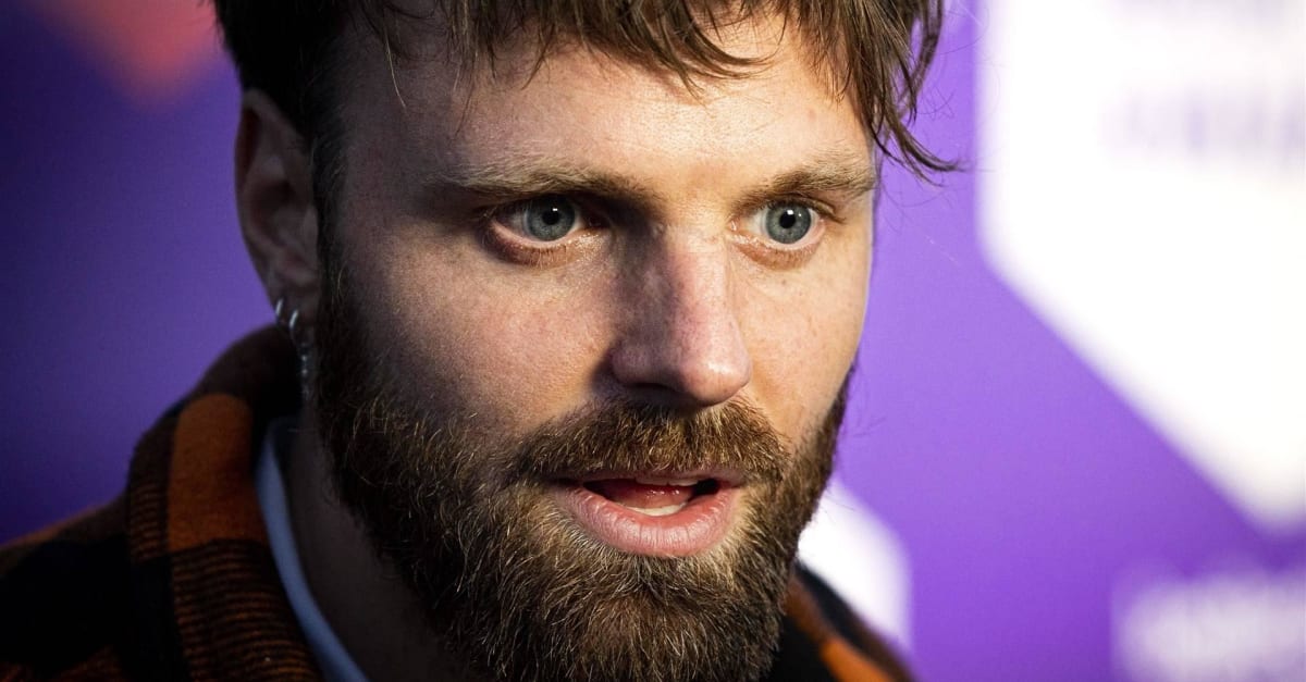 Tim Hofman staat stil bij emotioneel verlies | Shownieuws