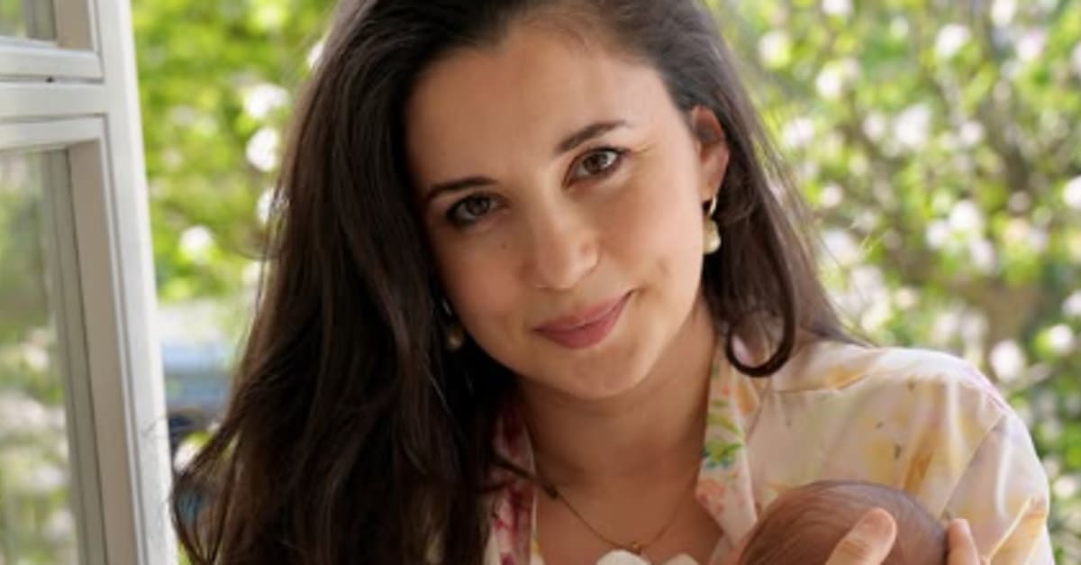 Babynieuws! Zangeres Karsu moeder geworden | Shownieuws