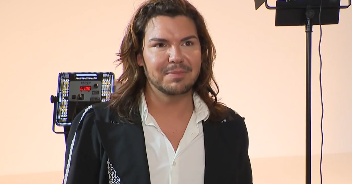 OLÉ! Roy Donders danst in nieuwe zomerse clip | Shownieuws