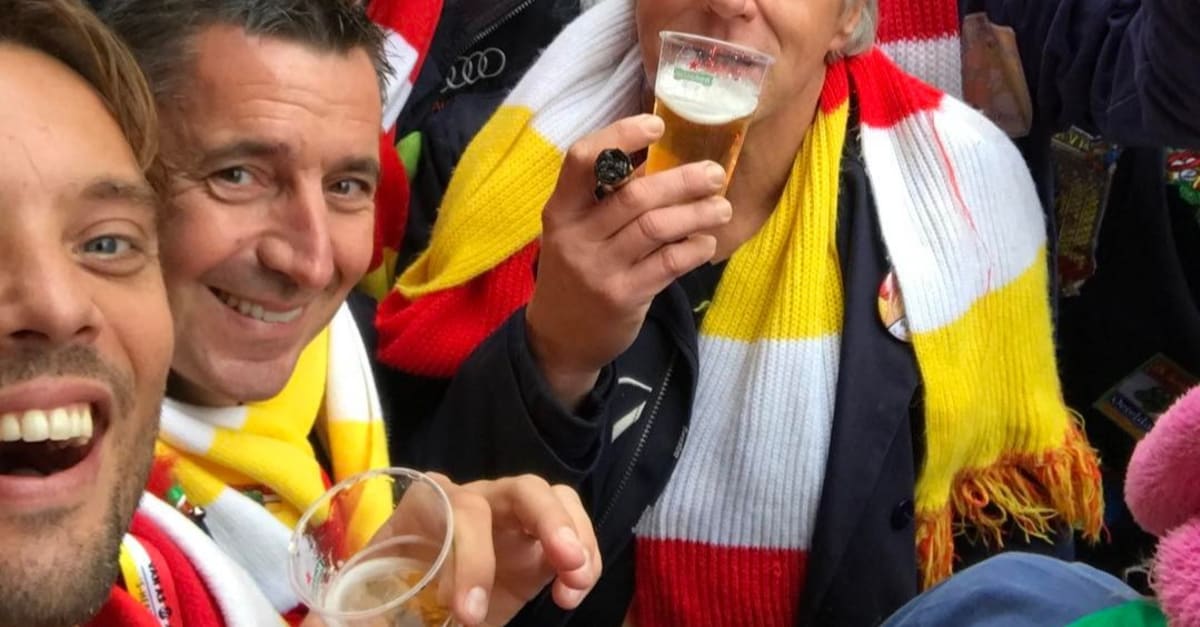 Bas Smit trapt carnaval traditiegetrouw af in Oeteldonk | Shownieuws