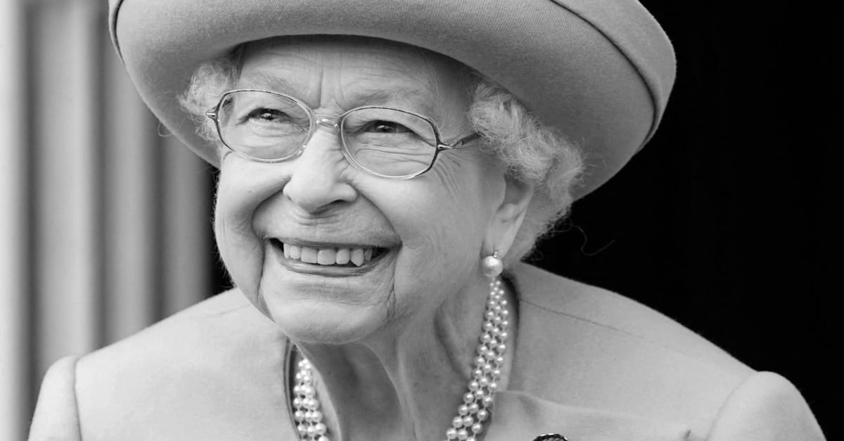 Kleinkinderen waken kwartier bij kist koningin Elizabeth | Shownieuws