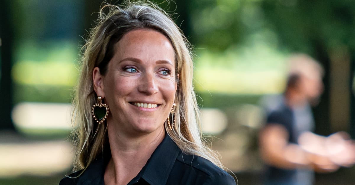 Hélène Hendriks is smoorverliefd | Shownieuws