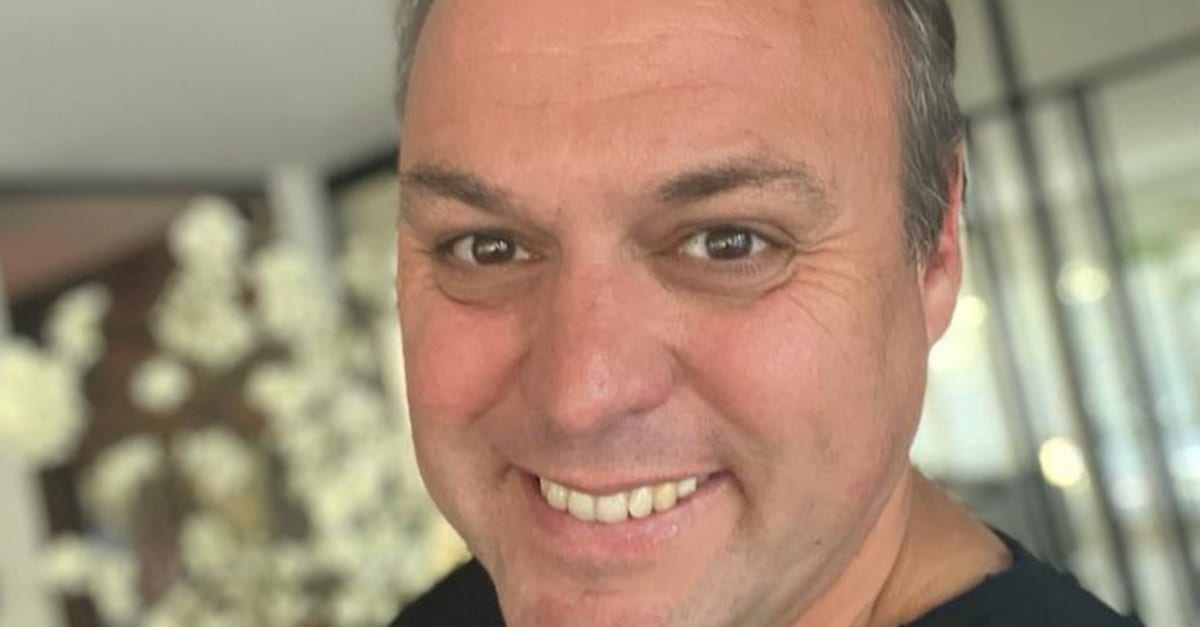 Zoveel lijkt Frans Bauer op zijn moeder | Shownieuws