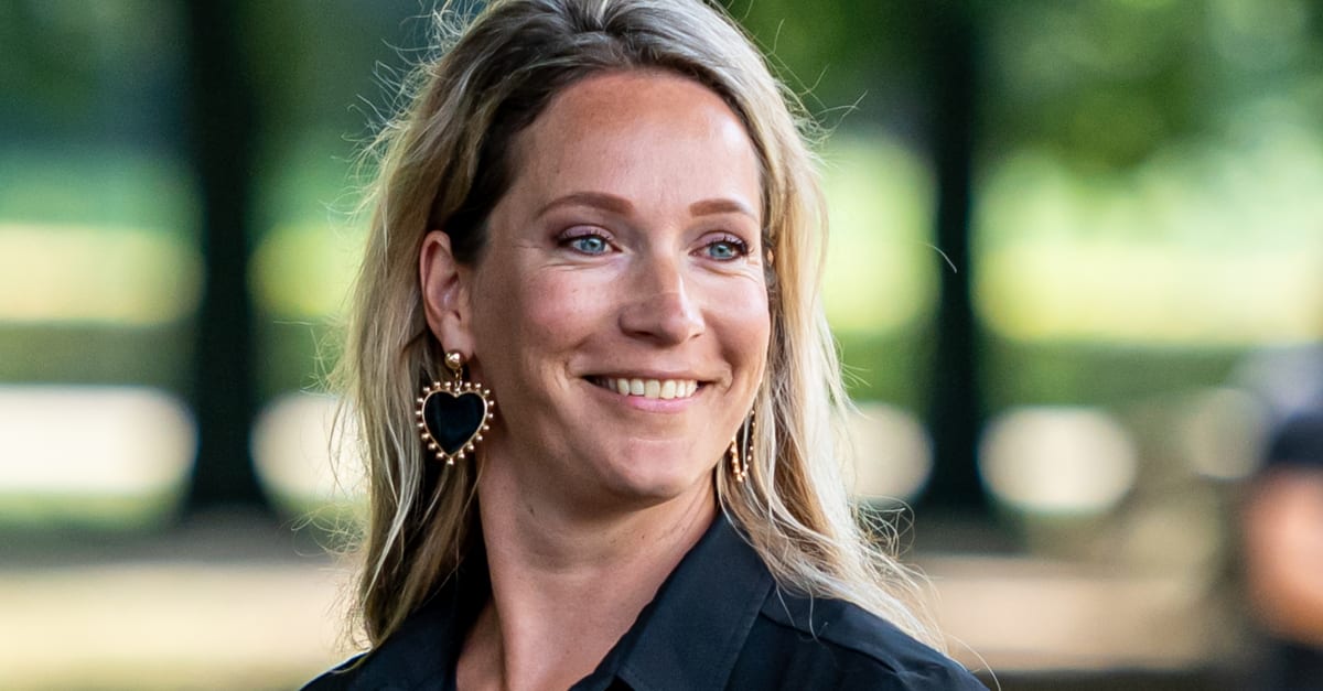 Hélène Hendriks deelt té schattige foto met grote liefde | Shownieuws