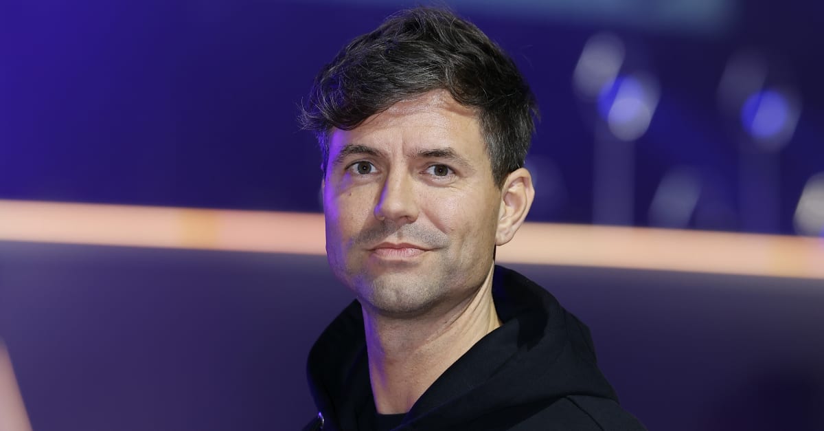 Flinke dreun voor Simon Keizer | Shownieuws