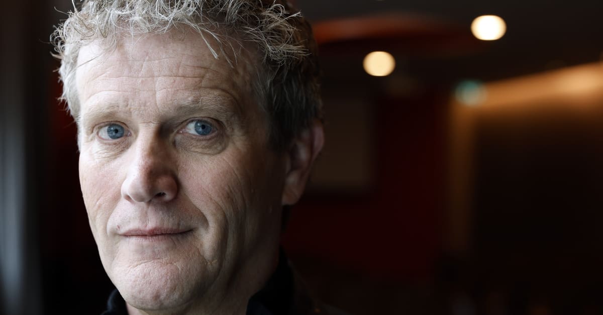 Alberto Stegeman moppert over berucht kazerne-incident | Shownieuws