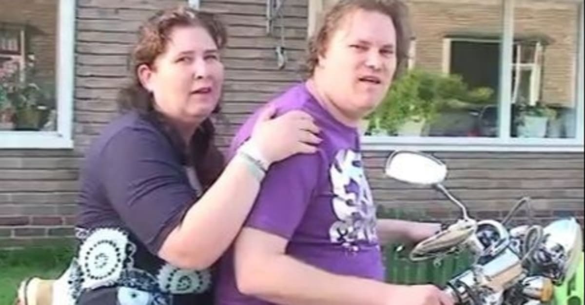 Vriendin Zanger Rinus, 'Romana op de scooter', overleden | Shownieuws