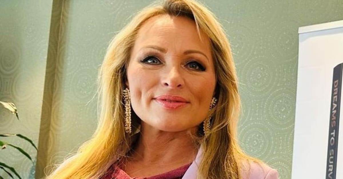 Zangeres Desray heeft twijfels over borstimplantaat | Shownieuws