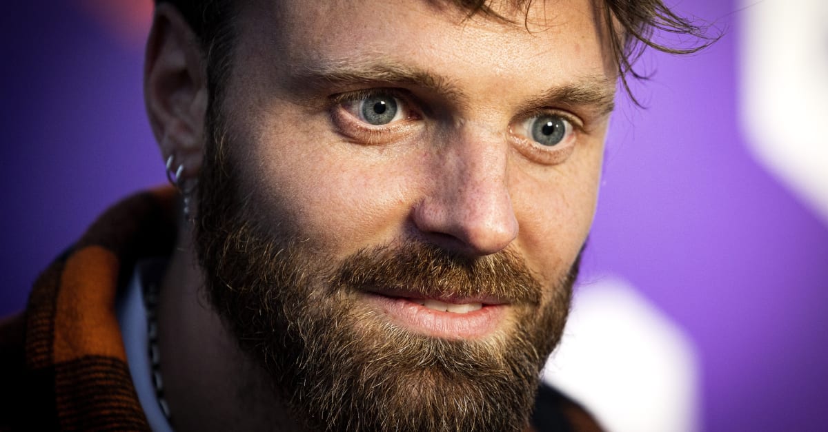 Tim Hofman deelt heftig bericht: dood de hand geschud | Shownieuws