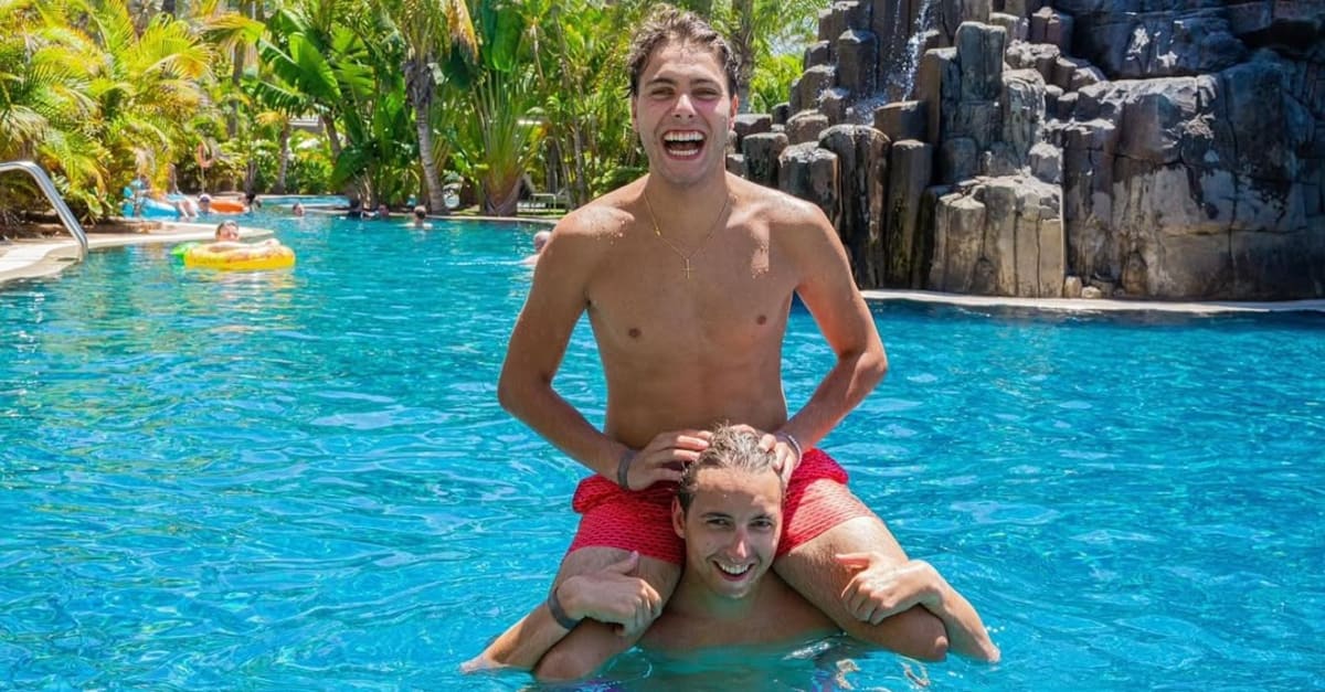 Emotionele Frans Bauer Jr. zet 'broer en beste vriend' in het zonnetje | Shownieuws