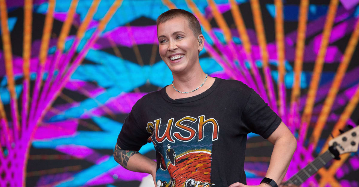 Anouk: 'Niet alle littekens zijn zichtbaar' | Shownieuws