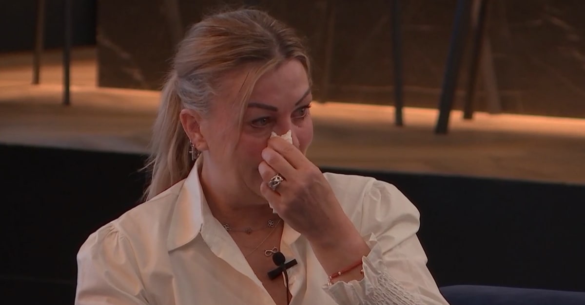Ongeneeslijk zieke Esther hint op vertrek uit De Bondgenoten | Shownieuws Ongeneeslijk zieke Esther hint op vertrek uit De Bondgenoten | Shownieuws