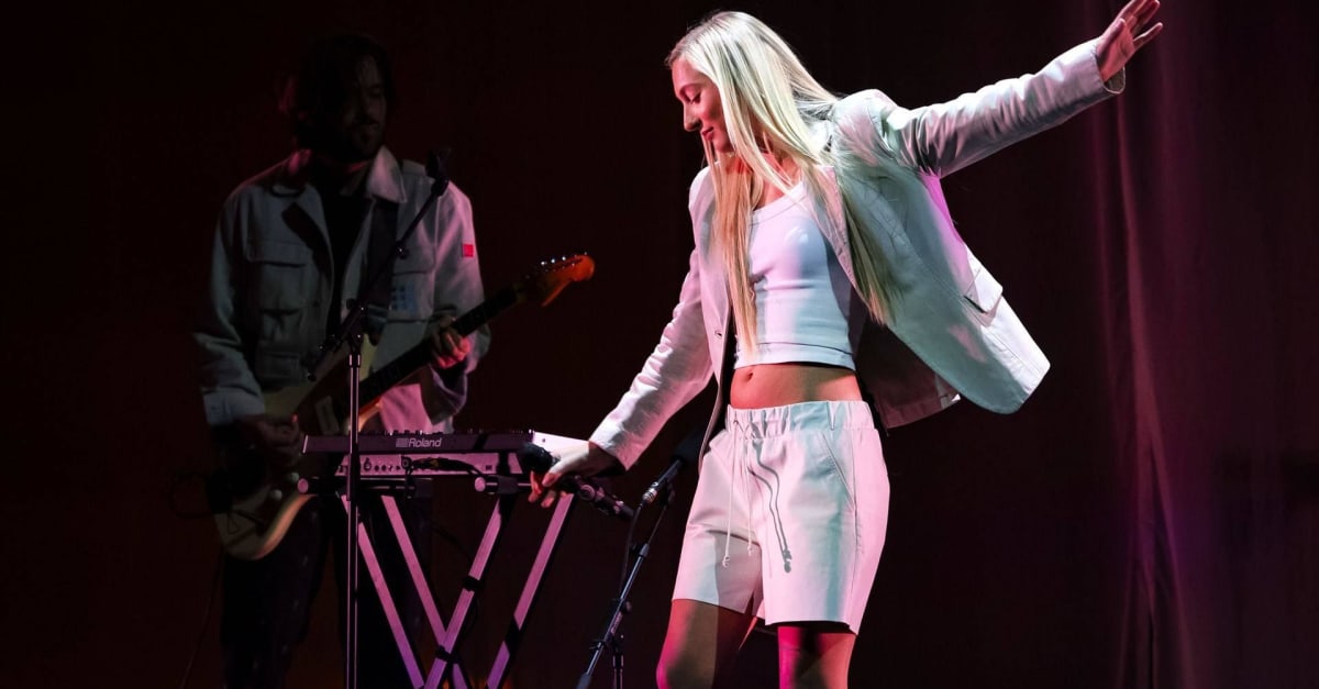 S10 van tafel geveegd door déze bekende artiesten | Shownieuws