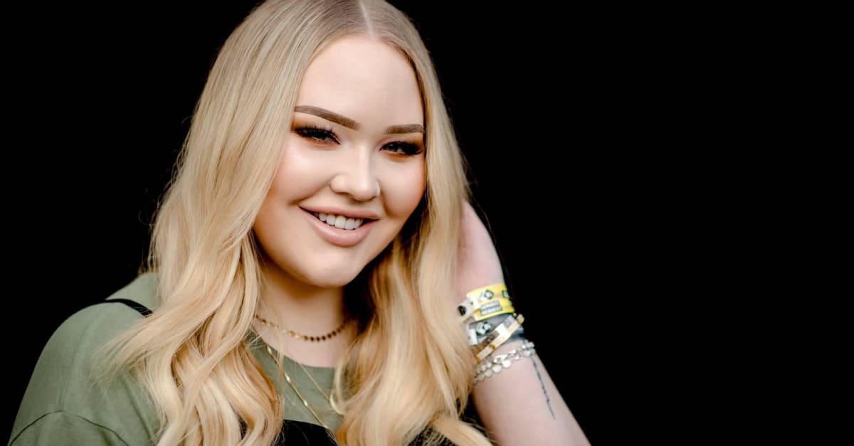 Nikkie de Jager zet stappen in herstel na overval | Shownieuws