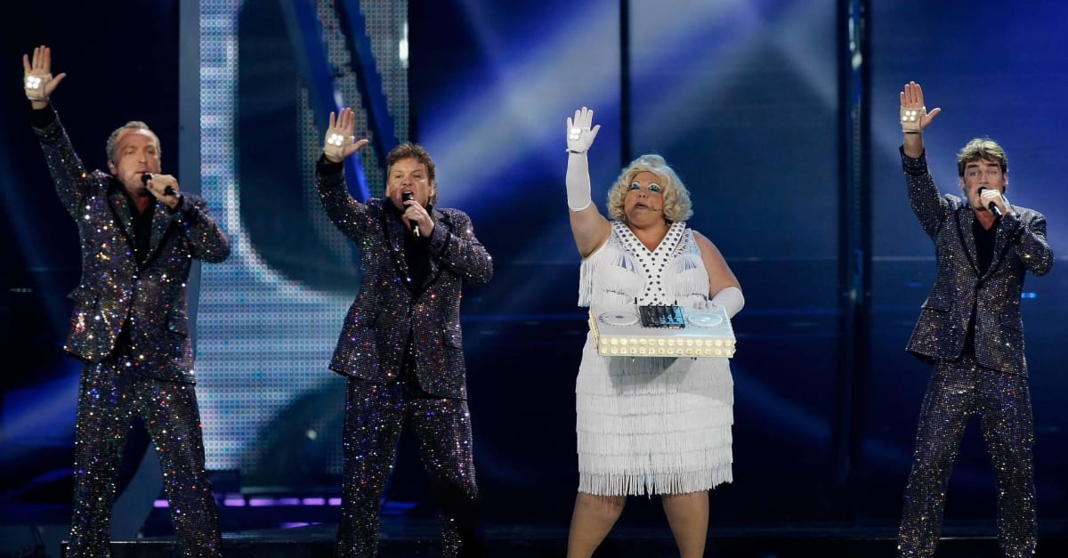 Jeroen van der Boom haalt lampjespak weer uit de kast | Shownieuws