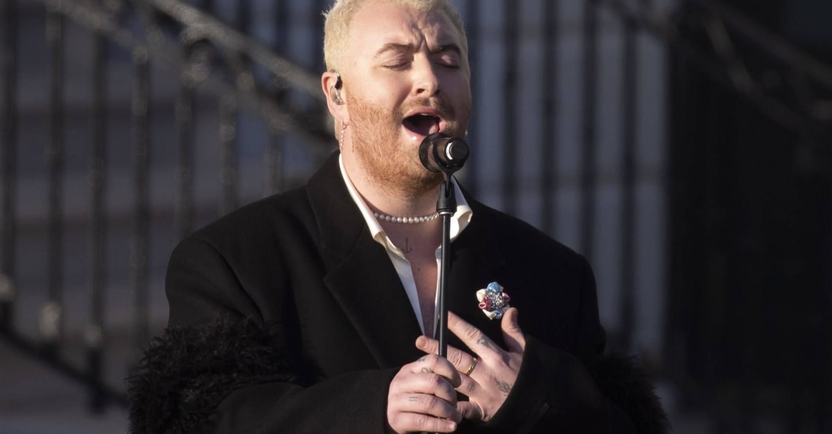 Sam Smith openhartig over coming-out: 'Mensen spugen naar me' | Shownieuws