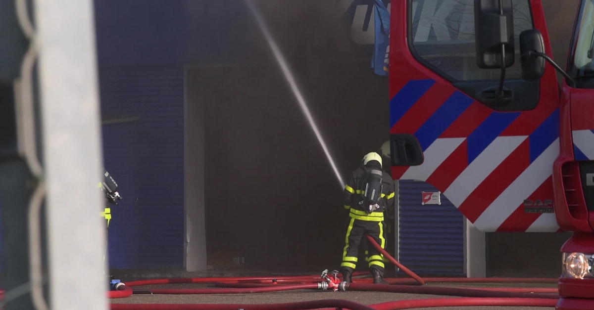 Veel rook vrijgekomen bij brand in garage in Etten-Leur