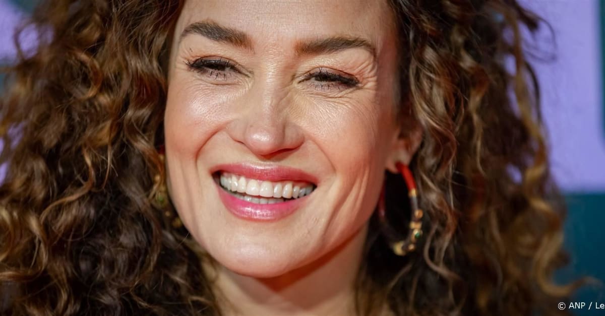 Katja Schuurman wordt flink in het zonnetje gezet | Shownieuws