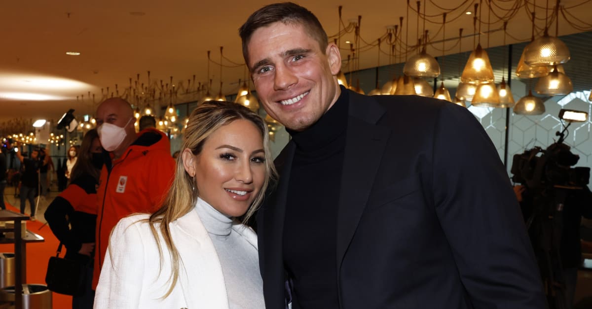 ZIEN: Rico Verhoeven verliest weddenschap en danst als een vrouw ...