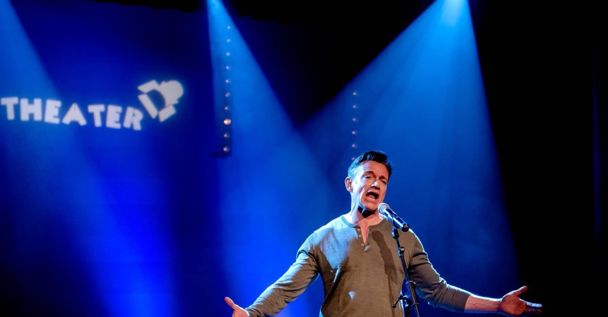 BN'ers zingend in de bres voor Polanentheater | Shownieuws