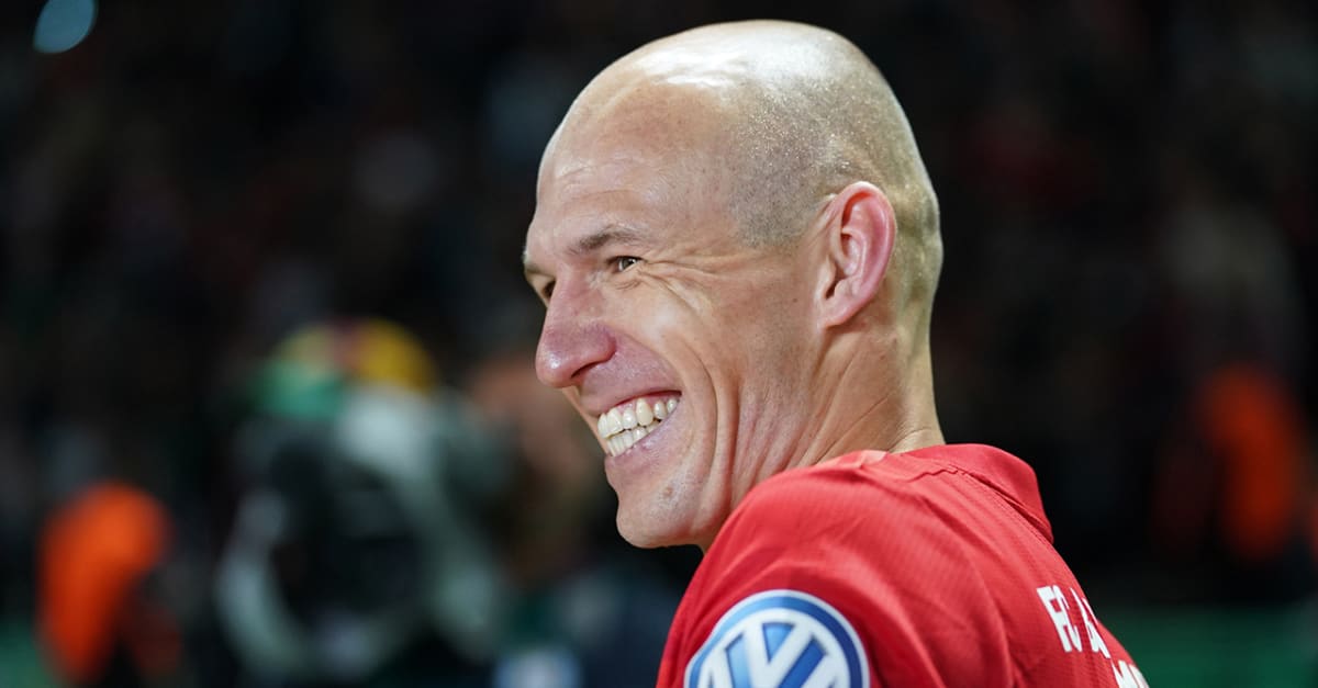 Robben trekt voetbalschoenen weer even aan | Vandaag Inside