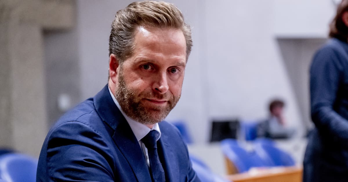 Minister de Jonge overleeft debat over mondkapjesdeal | Vandaag Inside