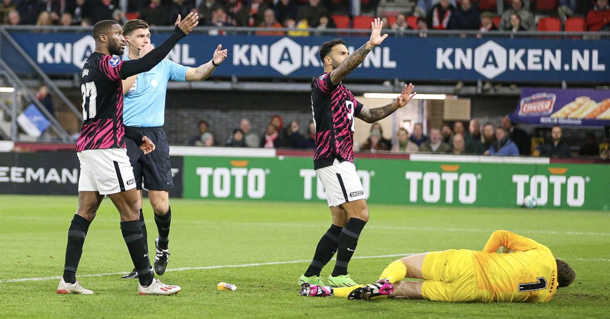 Sparta wil foto's van daders wangedrag publiceren: 'Diverse personen in afwachting' | Vandaag Inside