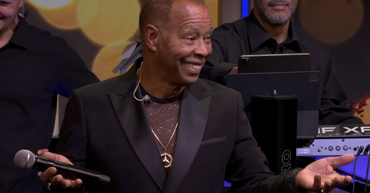 Tony Shearman opent De Oranjewinter met Stevie Wonders 'Superstition'