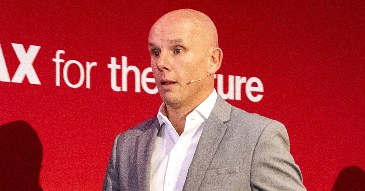 'Jan van Halst heeft Ajax mede aan de rand van de afgrond gebracht, hij ...