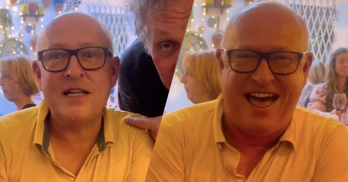 Video: Kees van der Spek spot opnieuw René look-a-like in Spanje ...